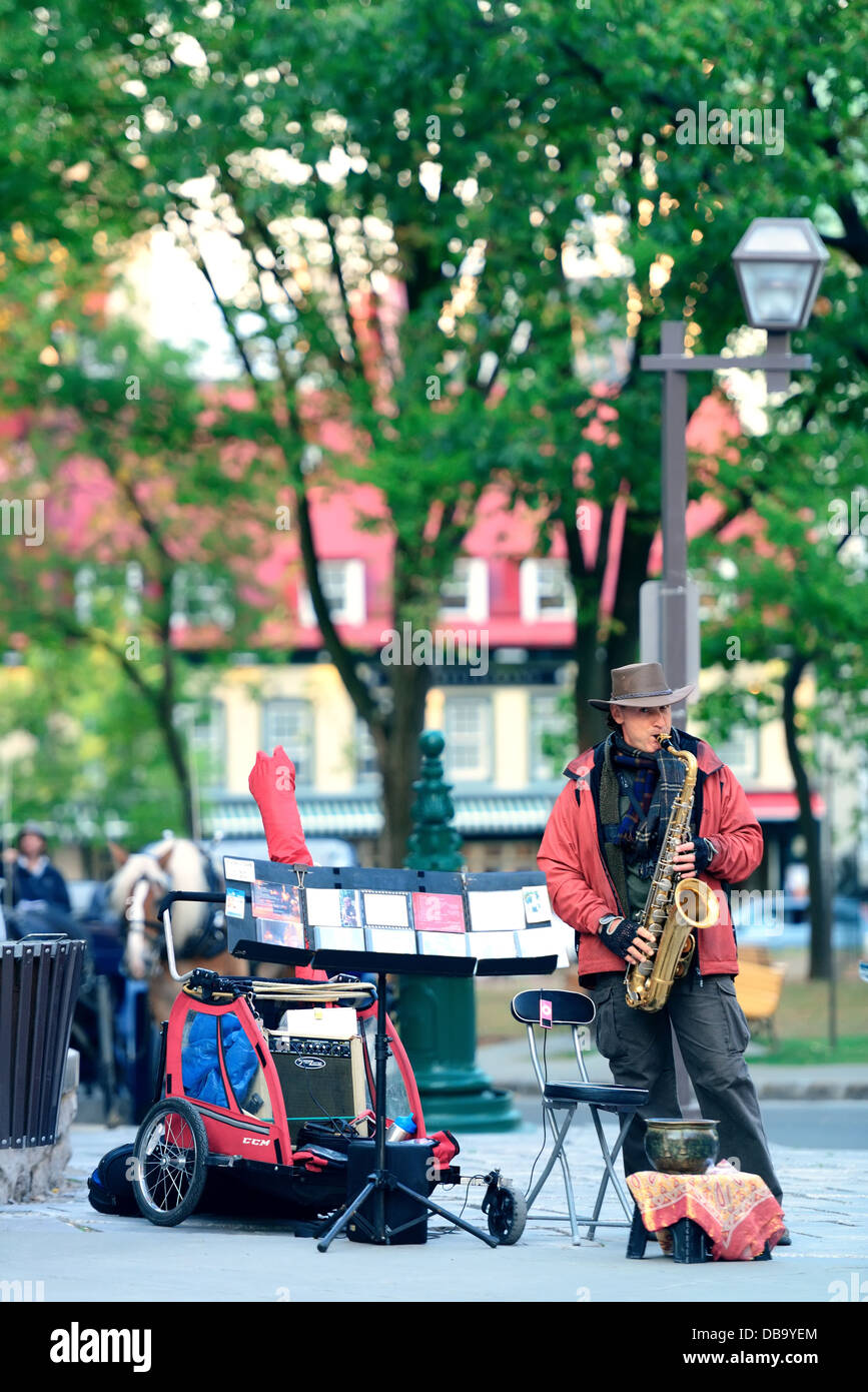 Local artist performs Stock Photo - Alamy