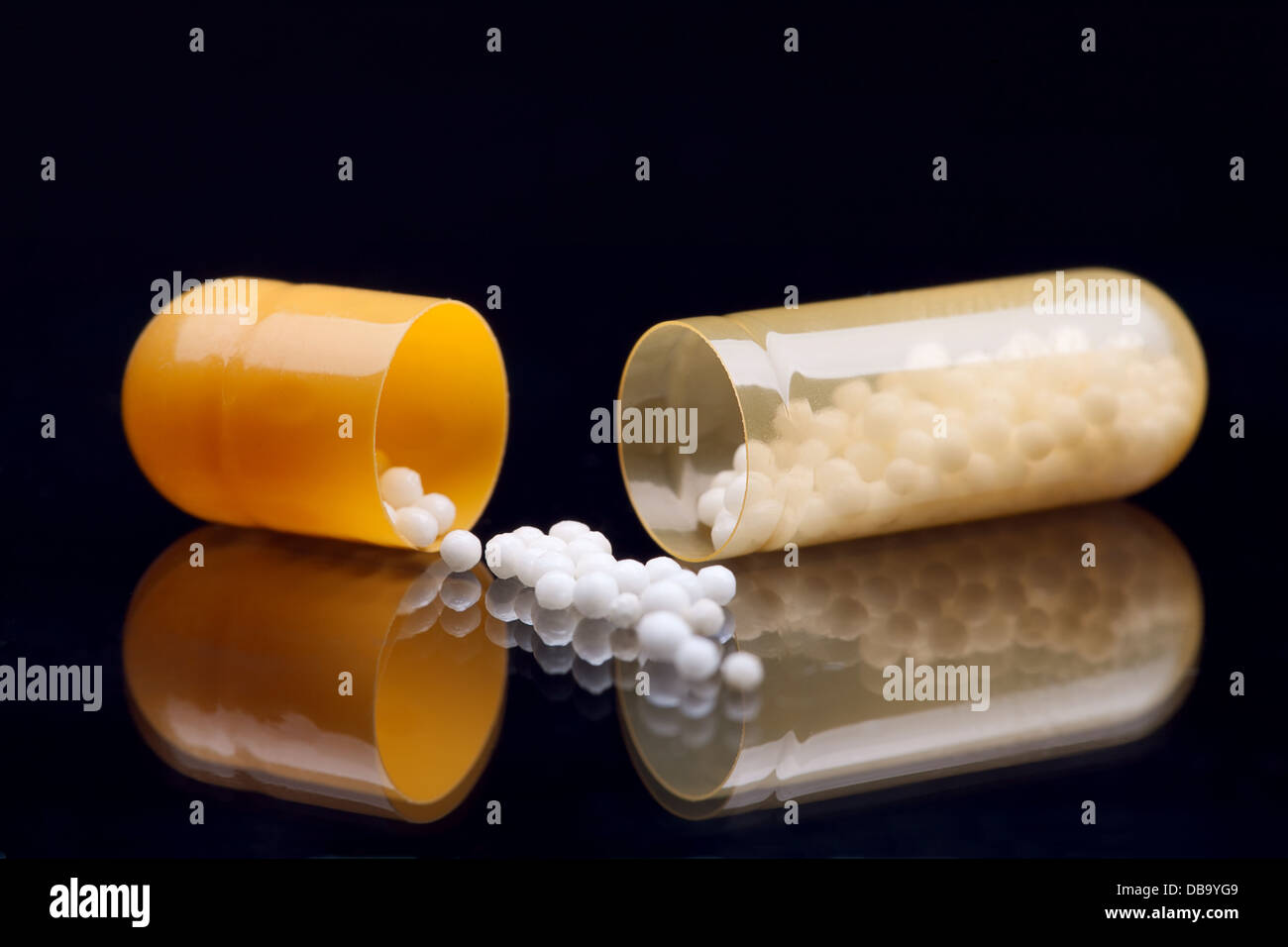 Yellow white pill capsule hi-res stock photography and images - Alamy