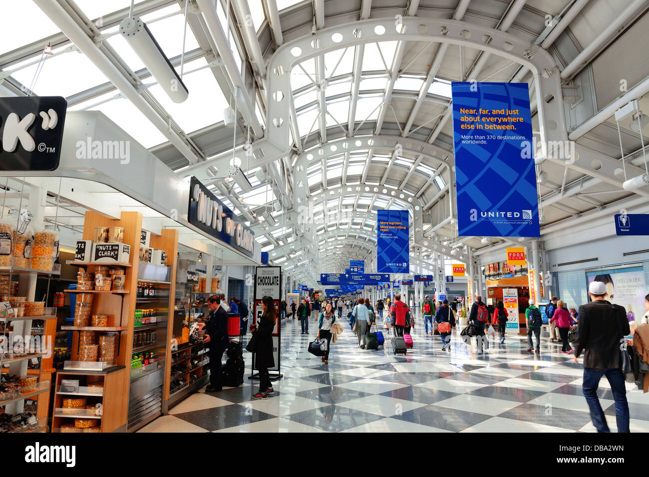Chicago ohare airport interior hi-res stock photography and images - Alamy
