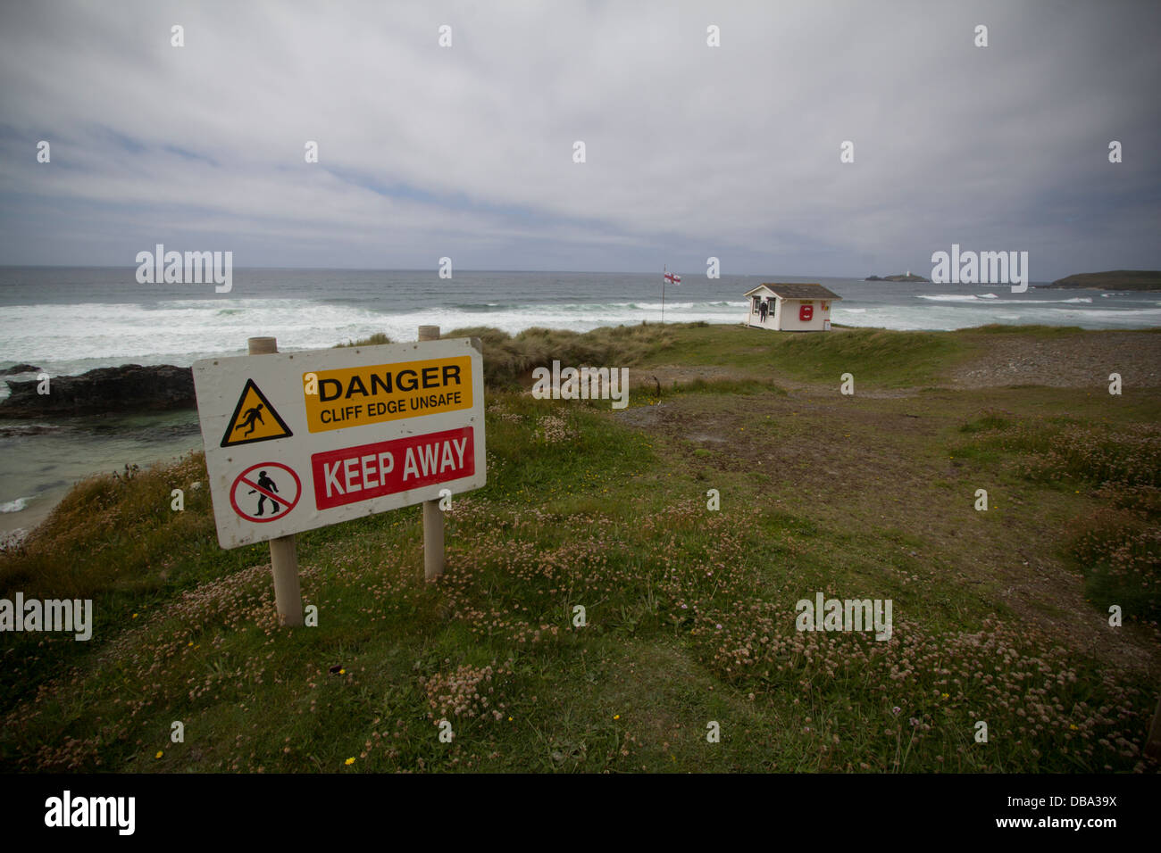 Unsafe cliff edge hi-res stock photography and images - Alamy