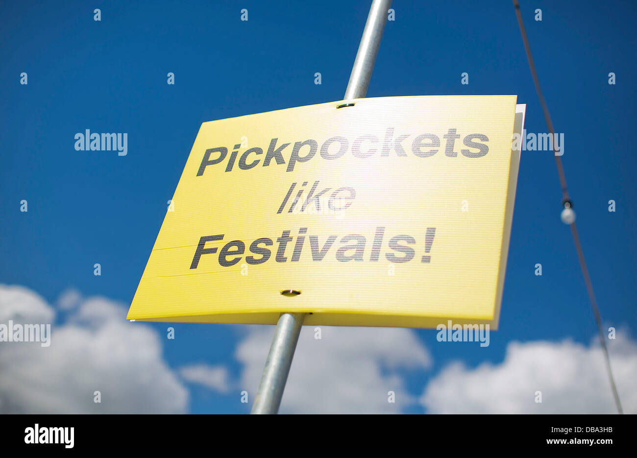 Pickpocket warning sign hi-res stock photography and images - Alamy