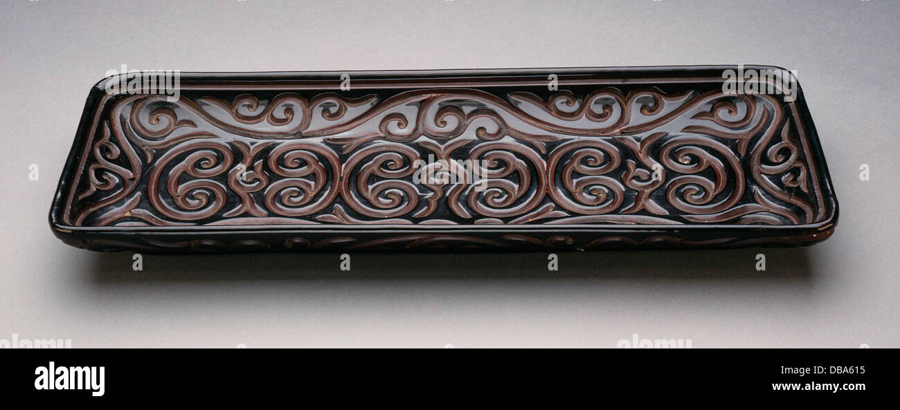This Chinese rectangular tray features a sword-pommel pattern ...