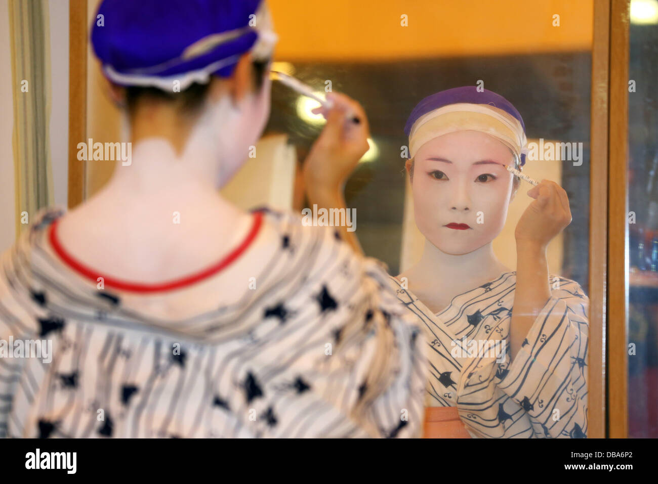 Japanese geishas hi-res stock photography and images - Alamy