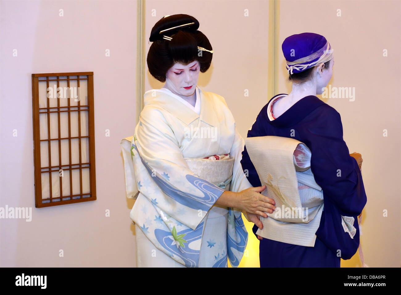 Japanese geishas hi-res stock photography and images - Alamy