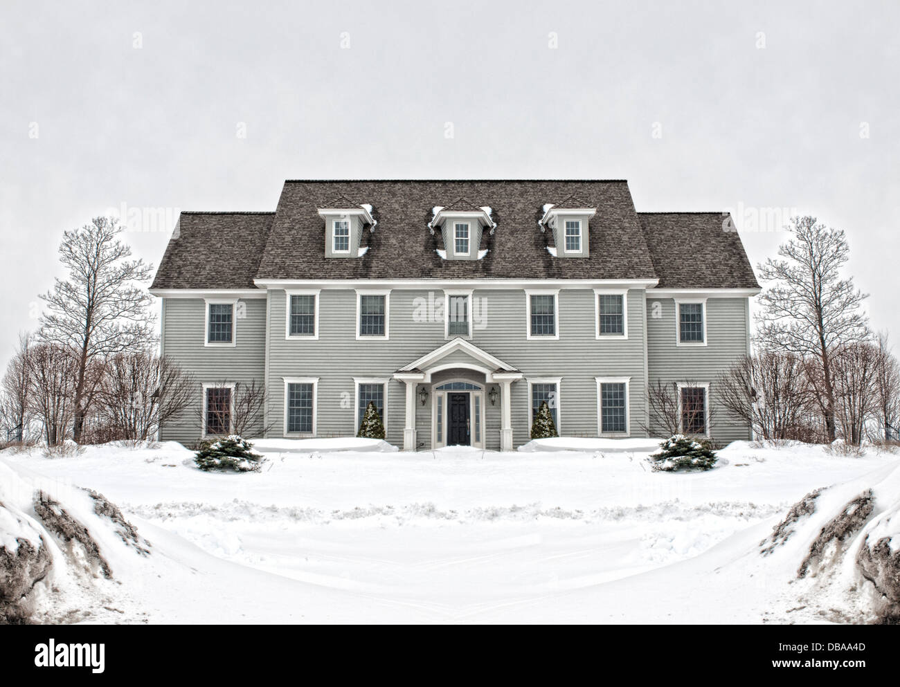 colonial style home in wintertime Stock Photo - Alamy