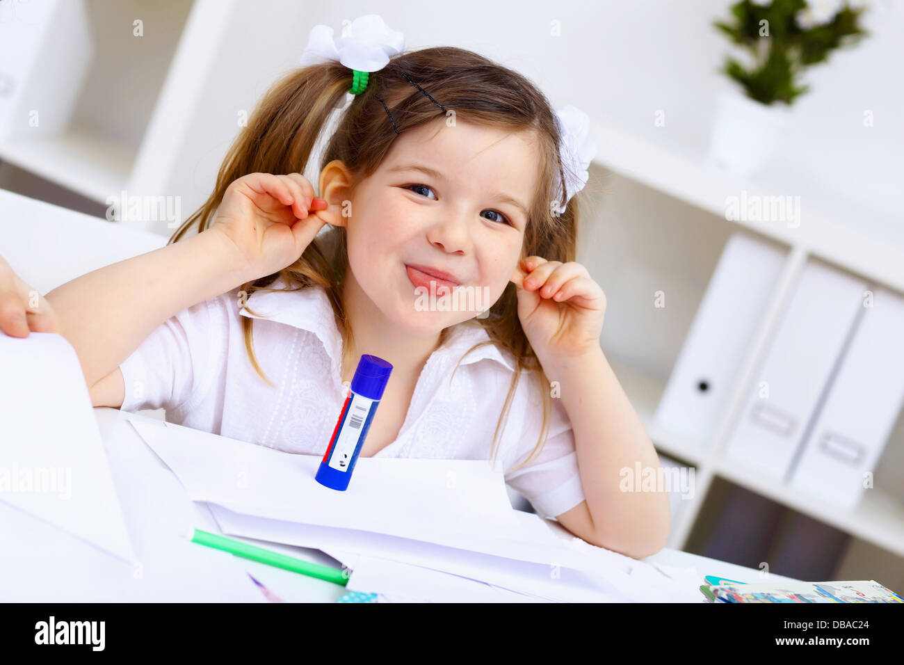 Little girl and her mother studying Stock Photo - Alamy