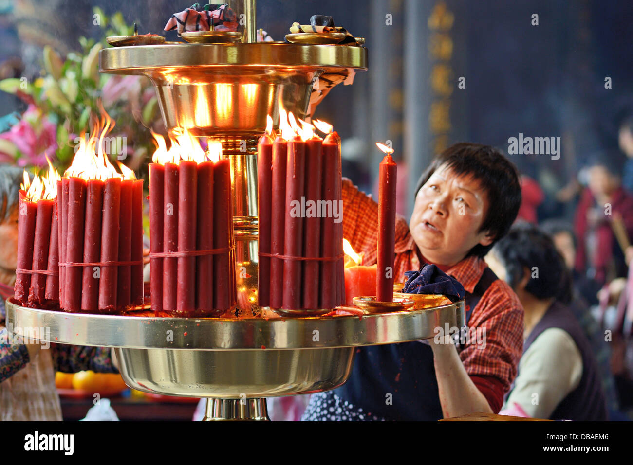 Candles in a chinese temple hi-res stock photography and images - Alamy