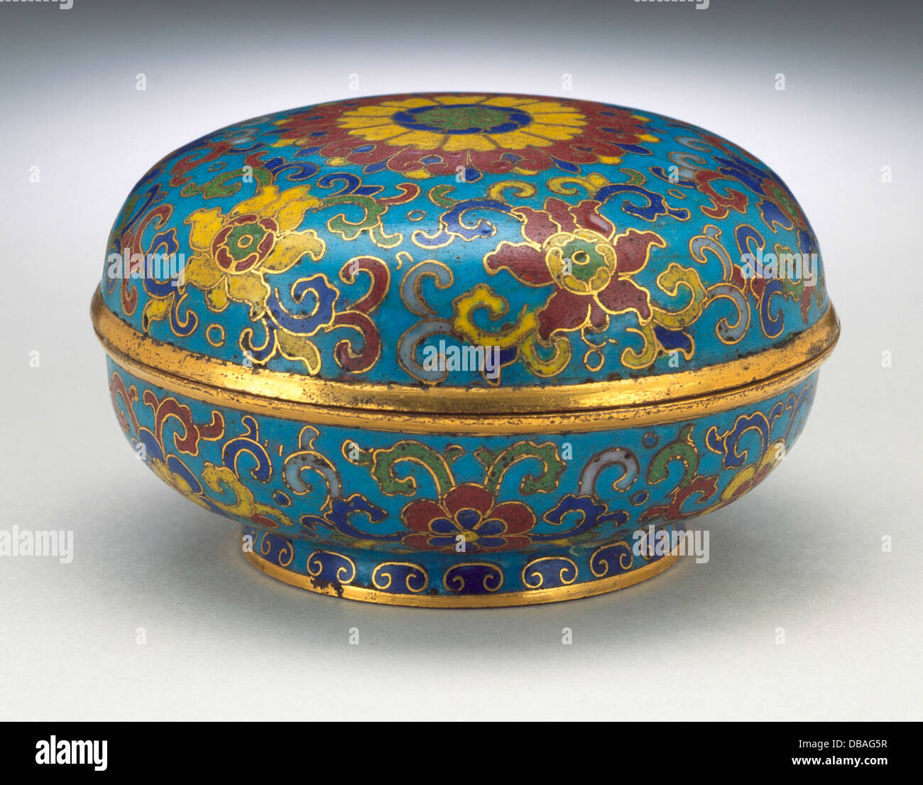 Seal box with lotus scrolls hi-res stock photography and images - Alamy