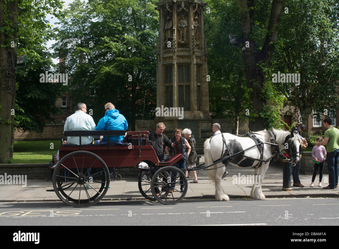 Horse and carriage in Duncombe Place near York Minster Stock Photo - Alamy