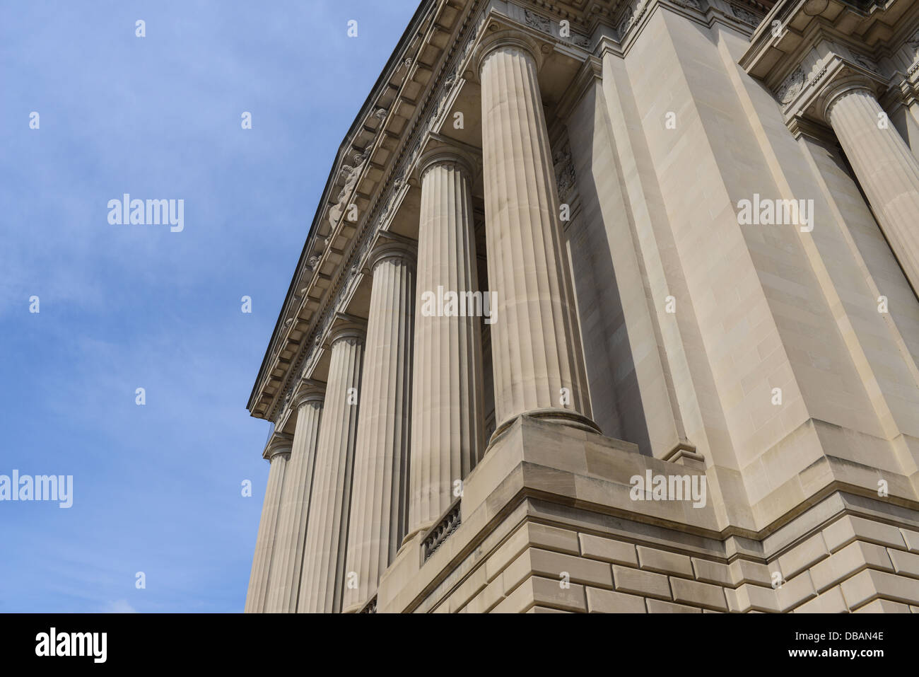 Angled concrete columns hi-res stock photography and images - Alamy