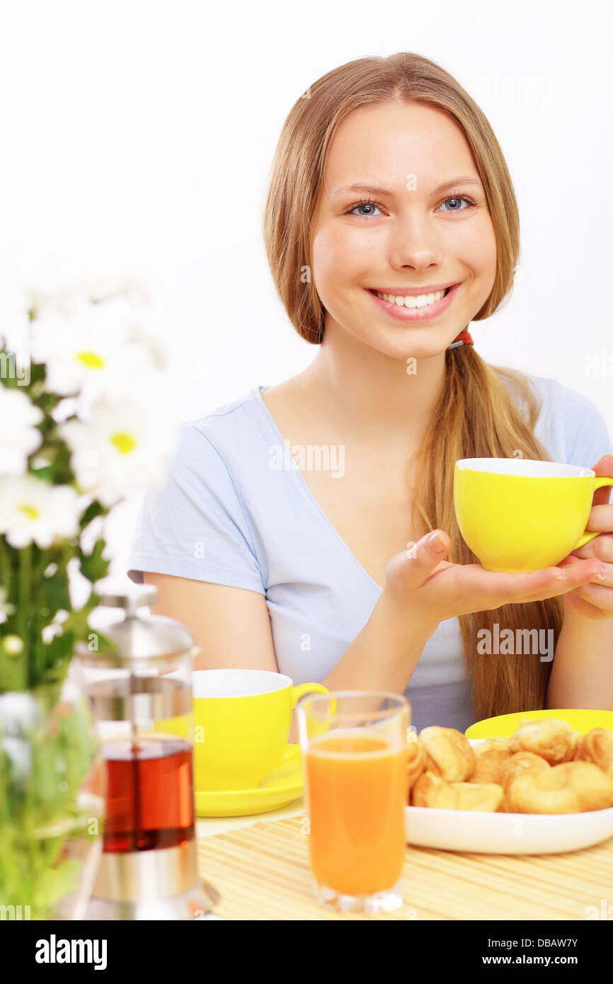 Beautiful young woman drinking tea Stock Photo - Alamy
