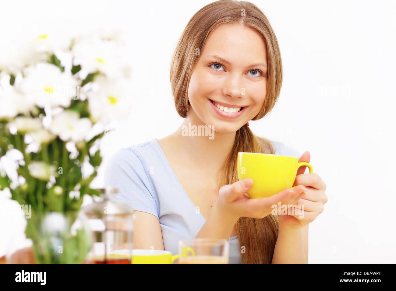Beautiful young woman drinking tea Stock Photo - Alamy