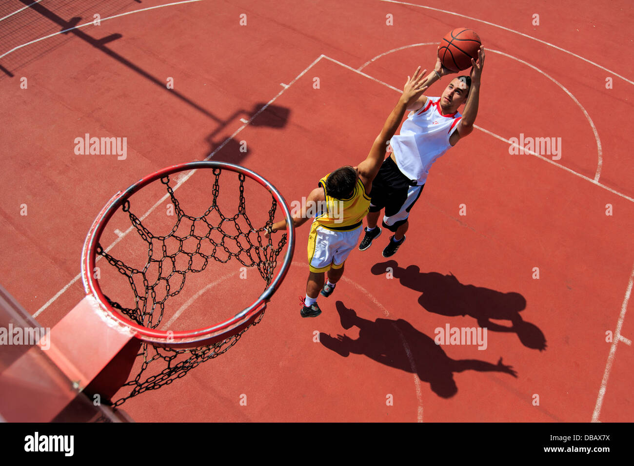 Male basketball players summer hi-res stock photography and images - Alamy