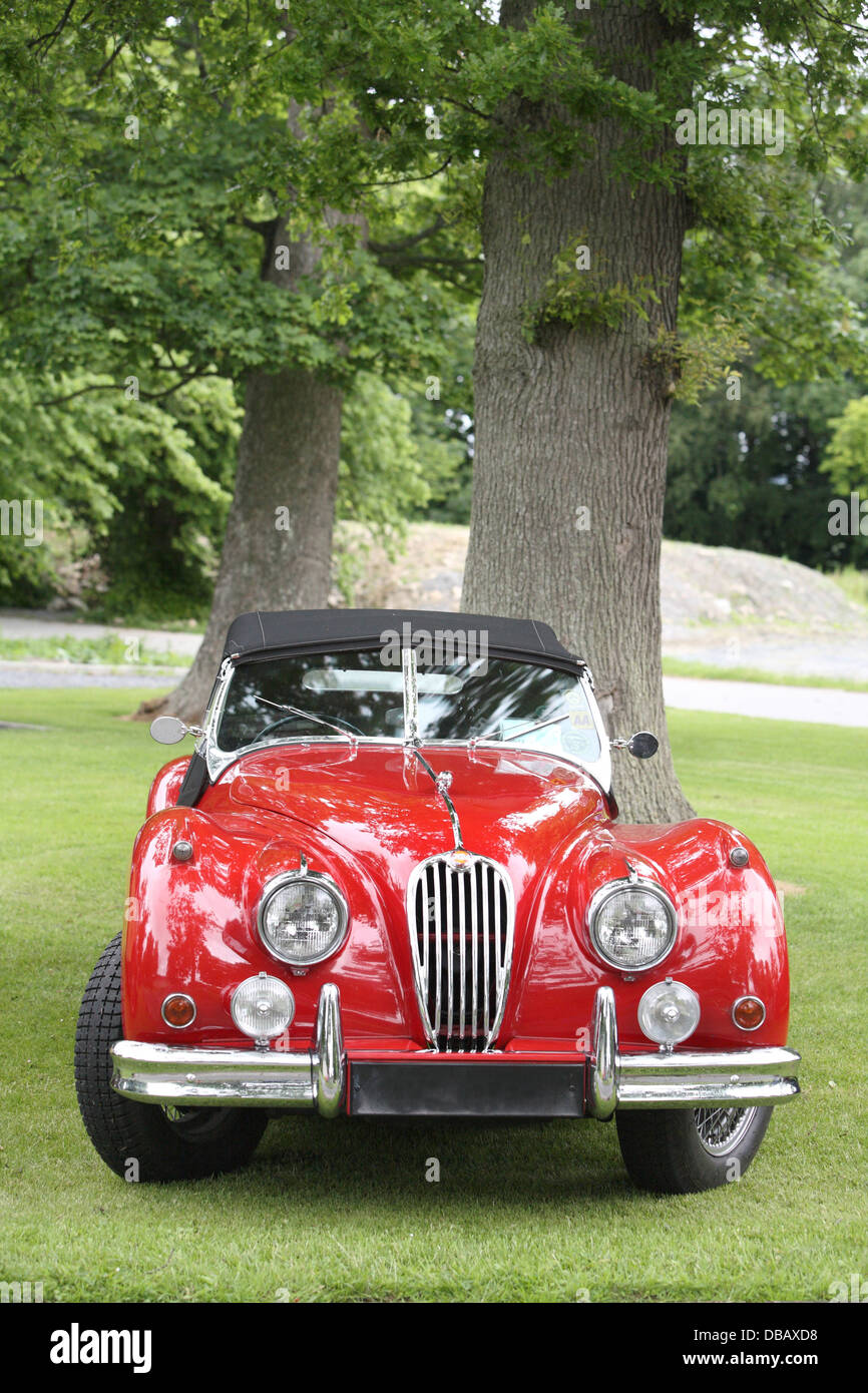 Car with spotlights hi-res stock photography and images - Alamy
