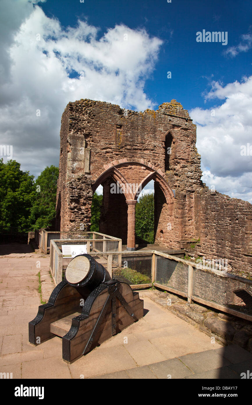 The 'Roaring Meg' mortar at Goodrich Castle ruins, Herefordshire ...