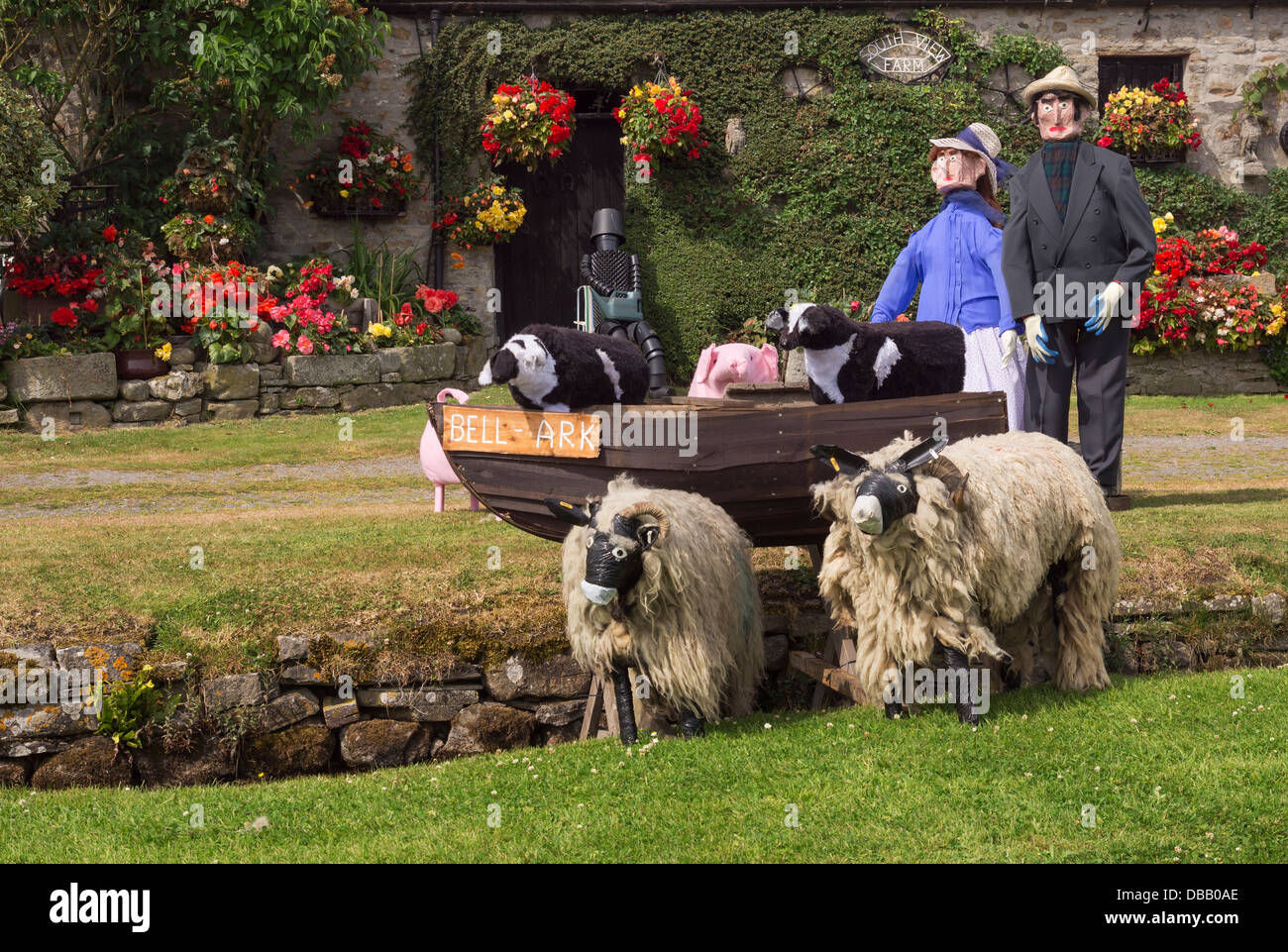 Scarecrow sheep hi-res stock photography and images - Alamy