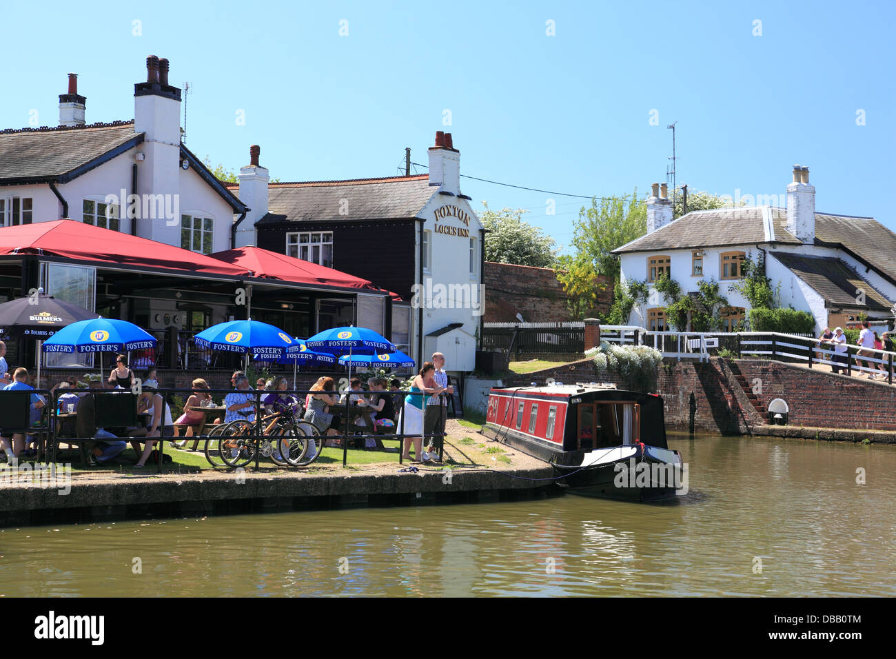 The Foxton Locks Inn at the bottom of Foxton Locks on the Grand Union ...