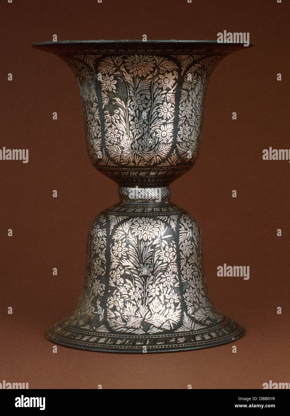 Antique spittoon hi-res stock photography and images - Alamy