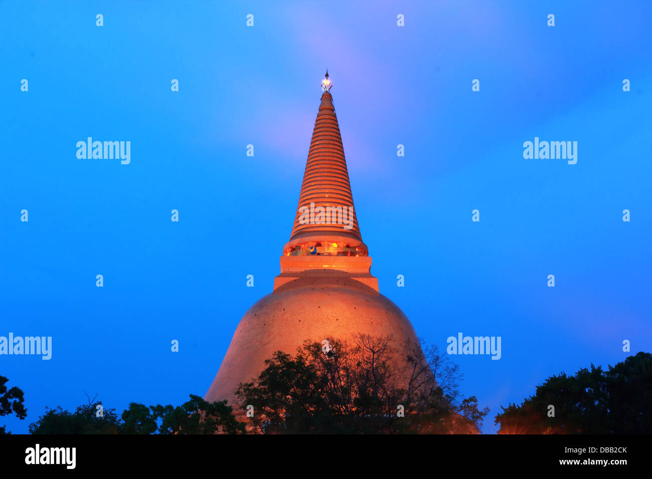 Phra Pathom Chedi in Nakhon Pathom, Thailand Stock Photo - Alamy