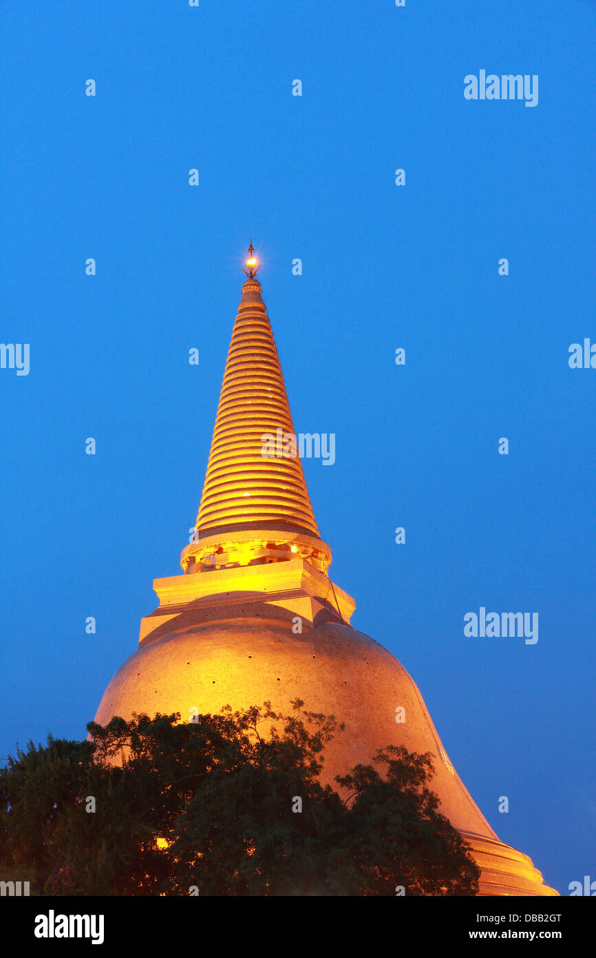 Phra Pathom Chedi in Nakhon Pathom, Thailand Stock Photo - Alamy