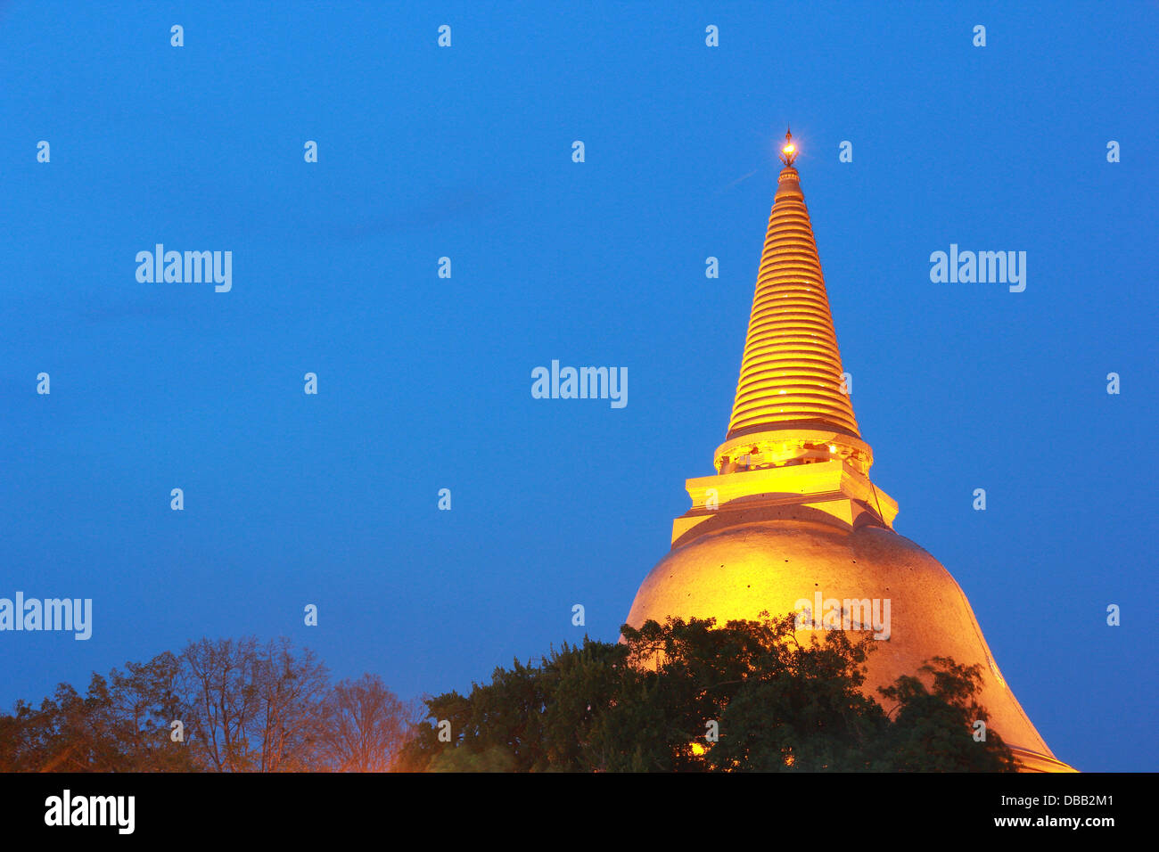Phra Pathom Chedi in Nakhon Pathom, Thailand Stock Photo - Alamy