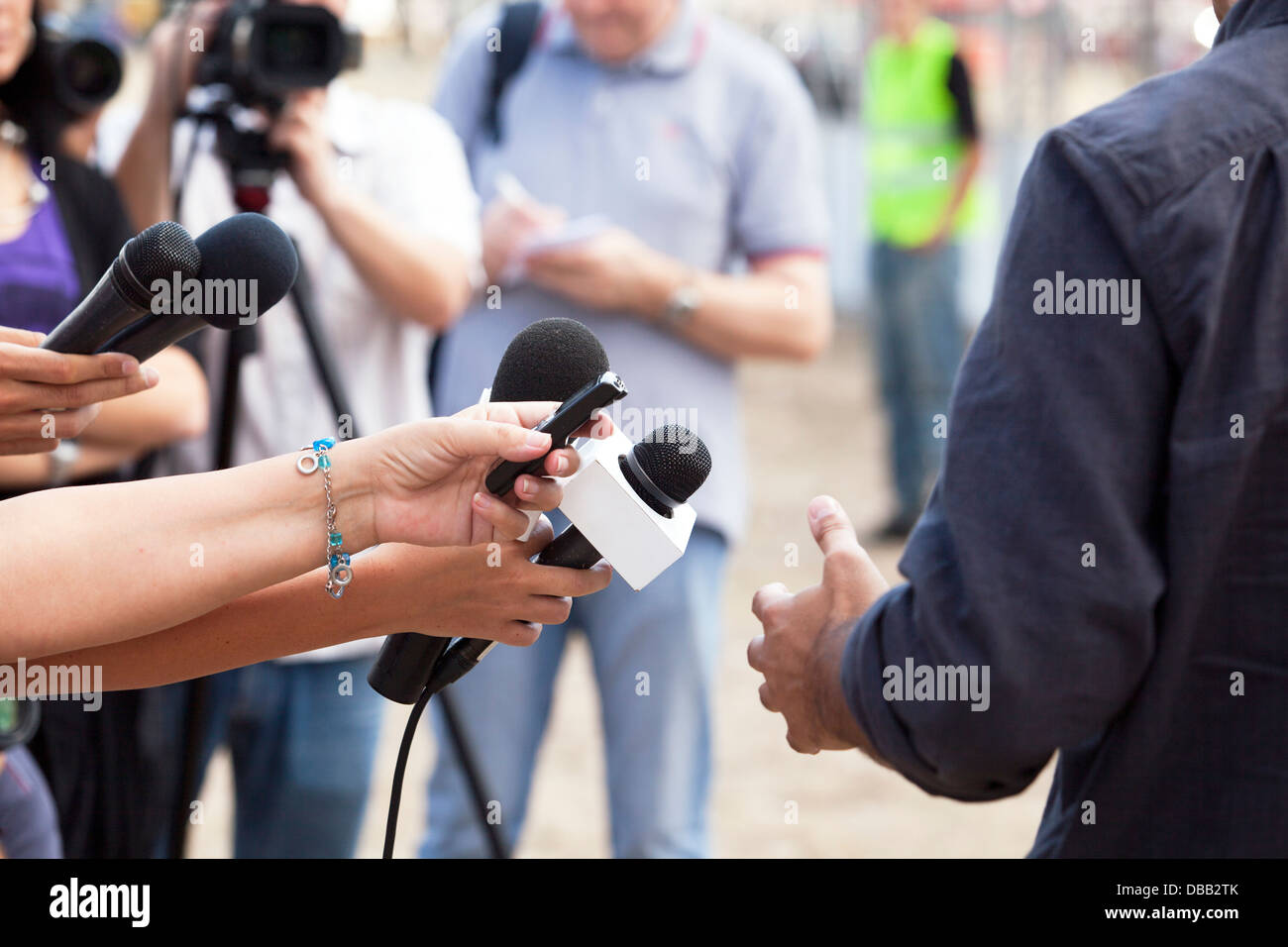journalist hand holding a microphone conducting an tv or radio interview Stock Photo - Alamy