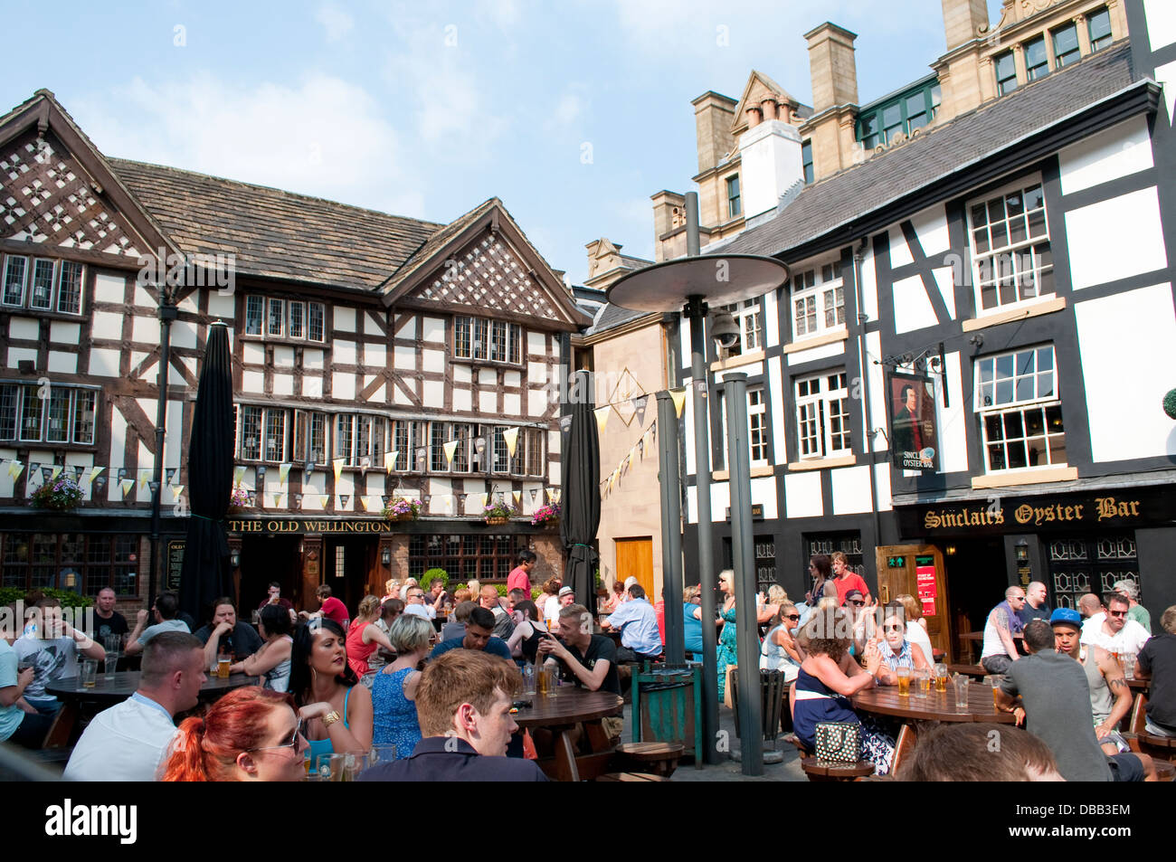 Pub exterior central manchester england hi-res stock photography and ...