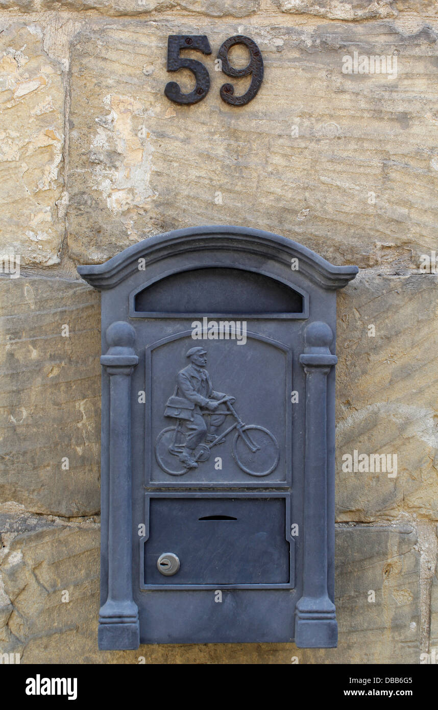 Old mail box hi-res stock photography and images - Alamy