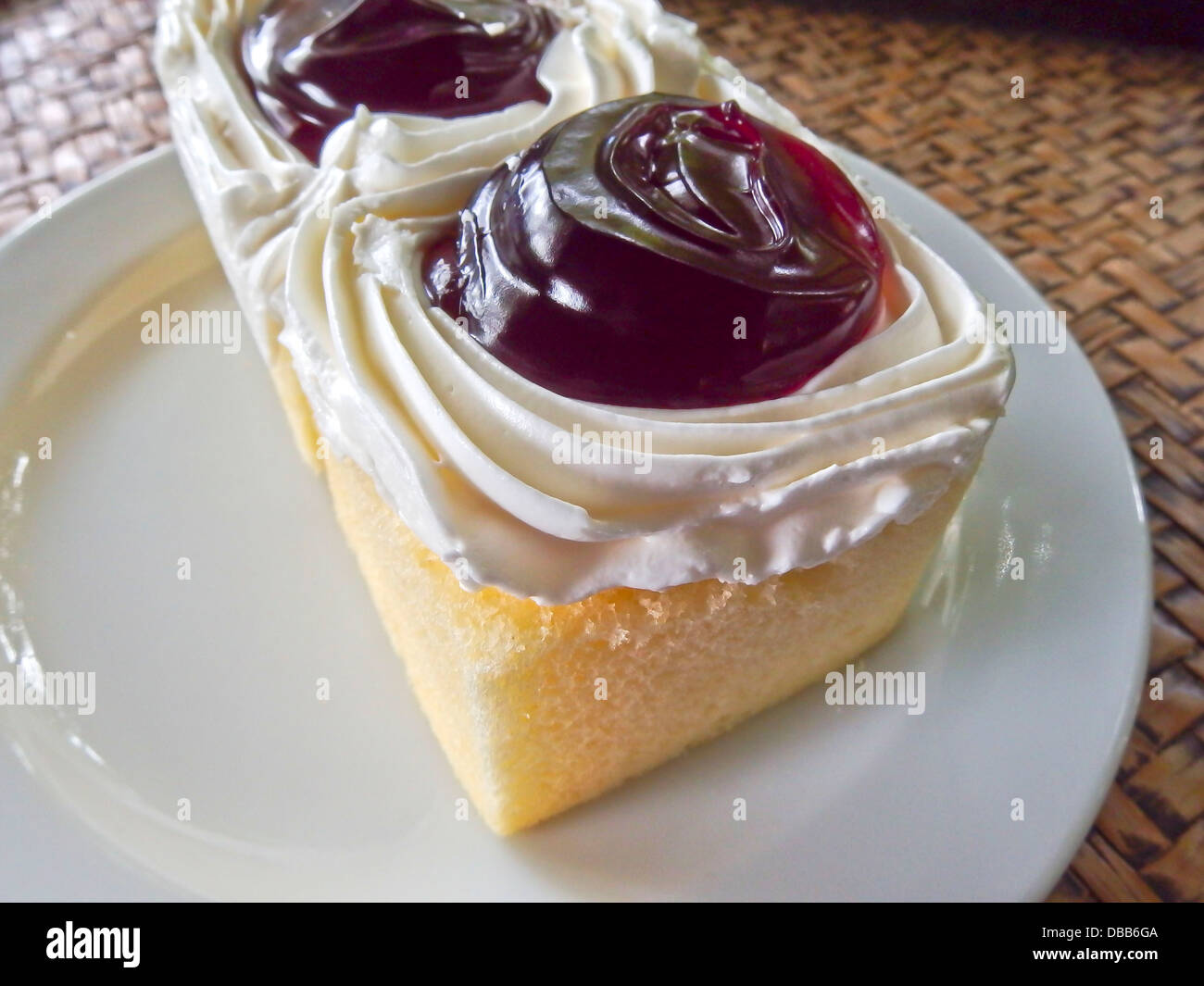Square cake hi-res stock photography and images - Alamy