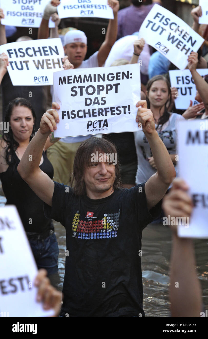 Peta activists protest the traditional fishing day in Memmingen ...