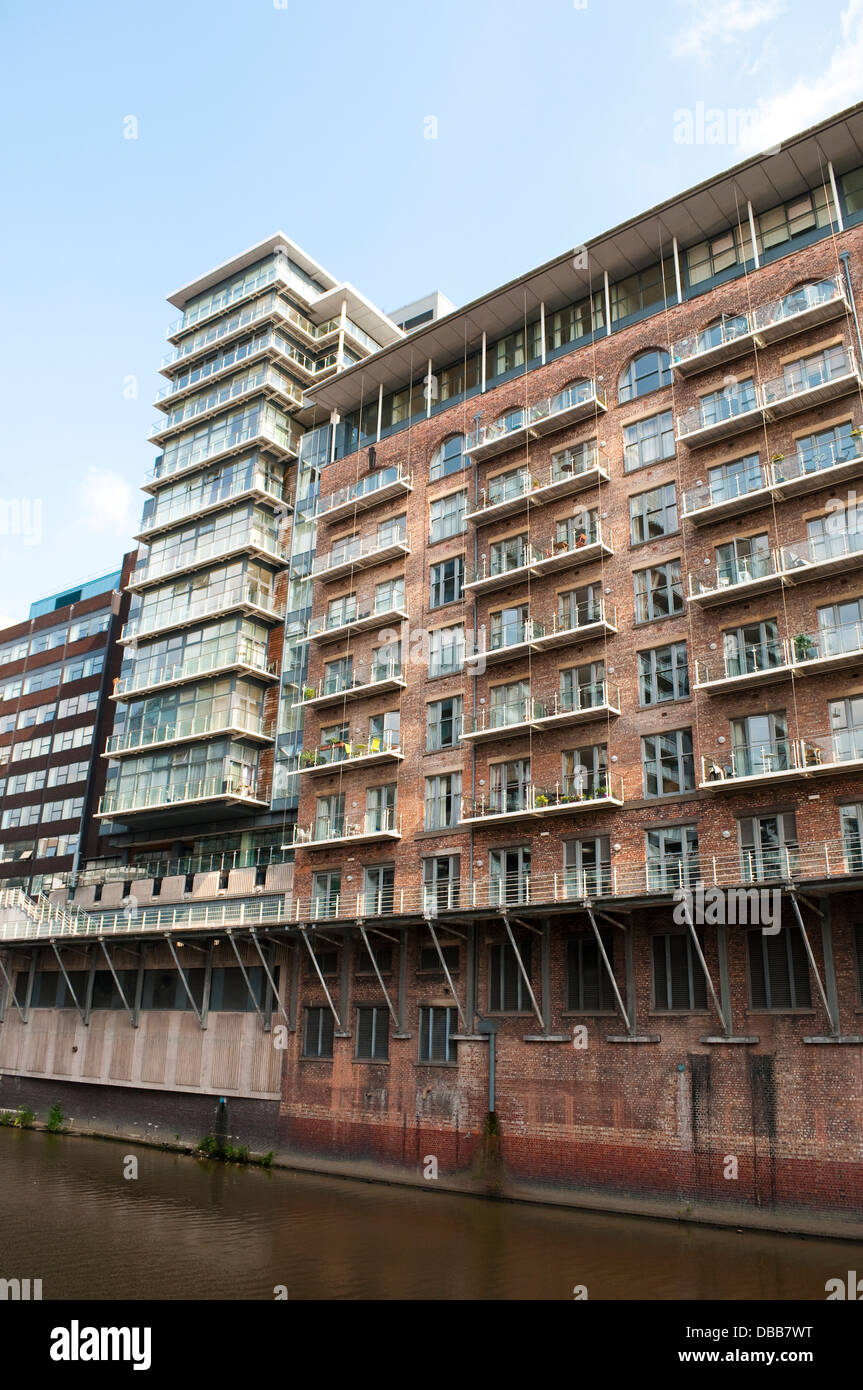 Housing development at River Irwell, Manchester, UK Stock Photo - Alamy
