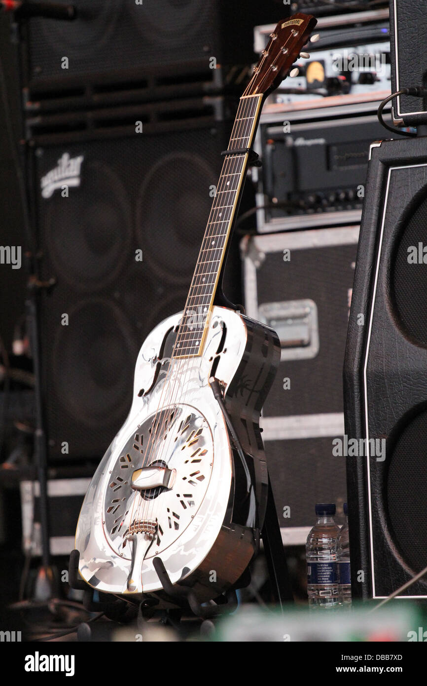 the straits guitar Stock Photo - Alamy