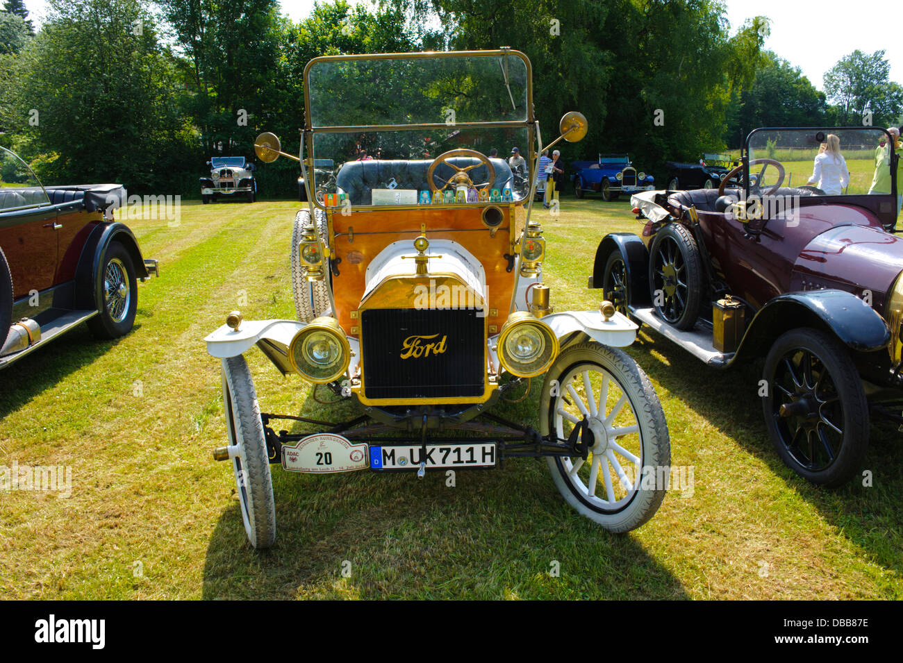 Oldtimer rallye for at least 80 years old antique cars with Ford T ...