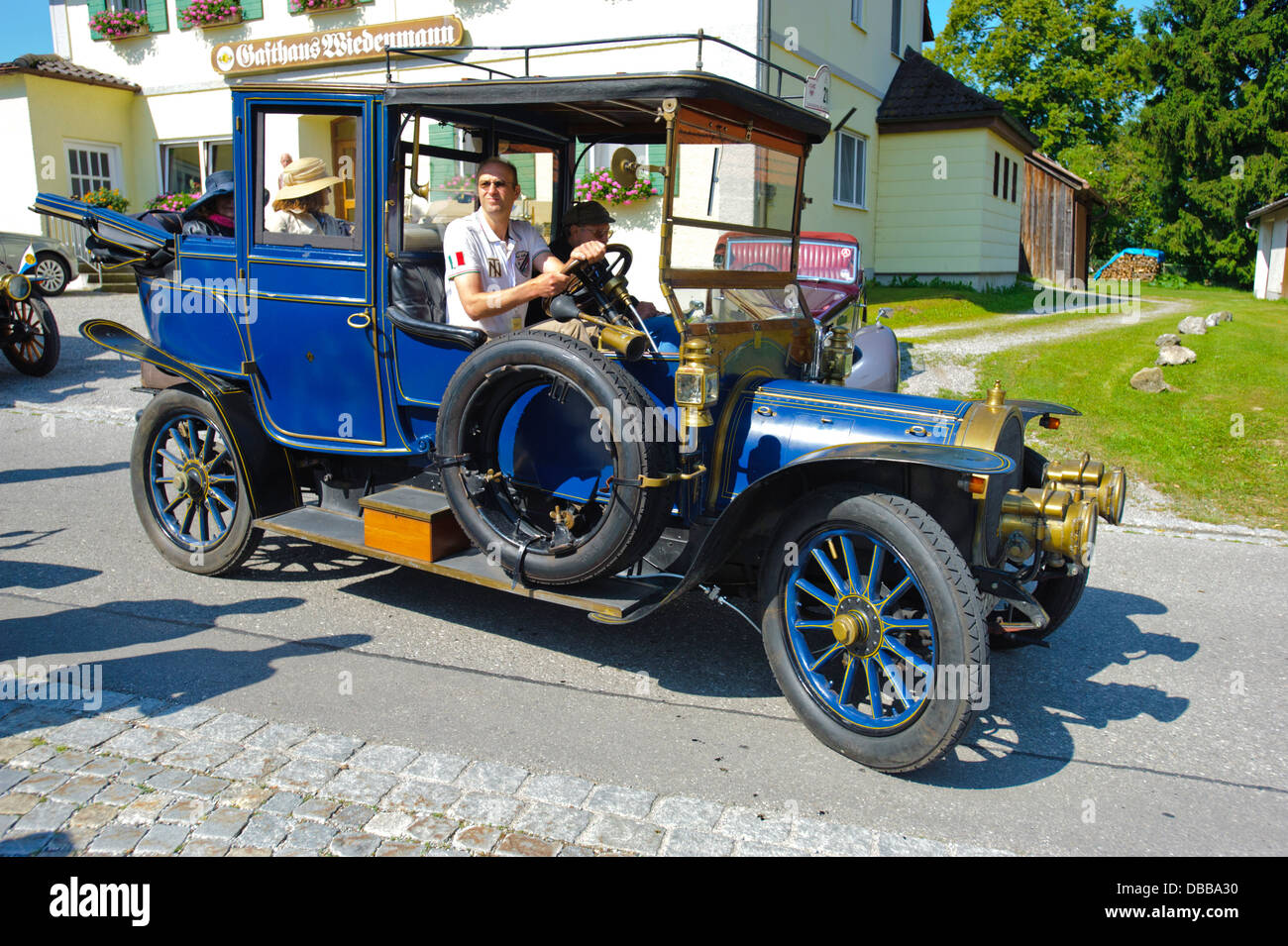 Oldtimer rallye for at least 80 years old antique cars with Delaunay ...