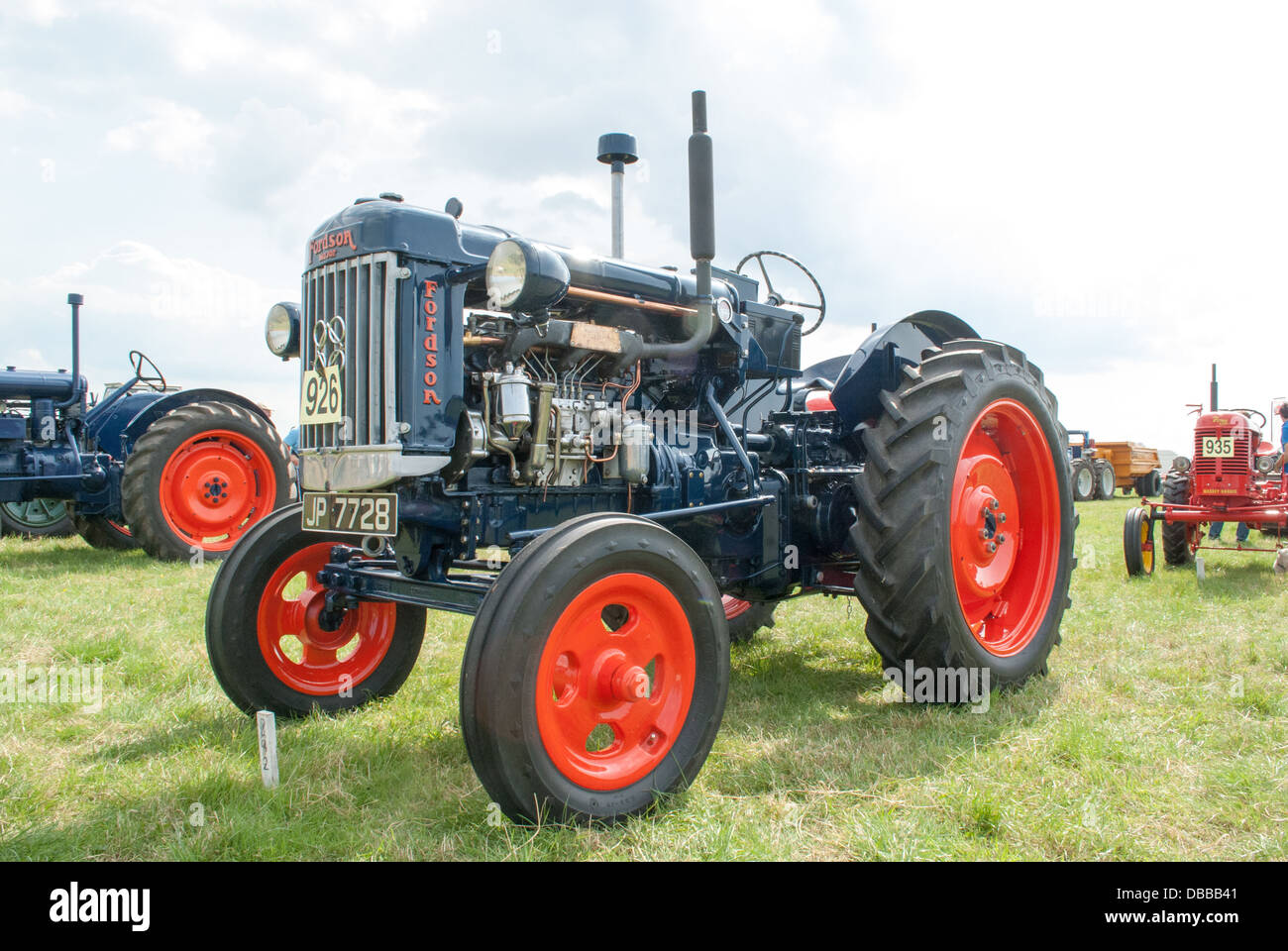Tractor farm hi-res stock photography and images - Alamy