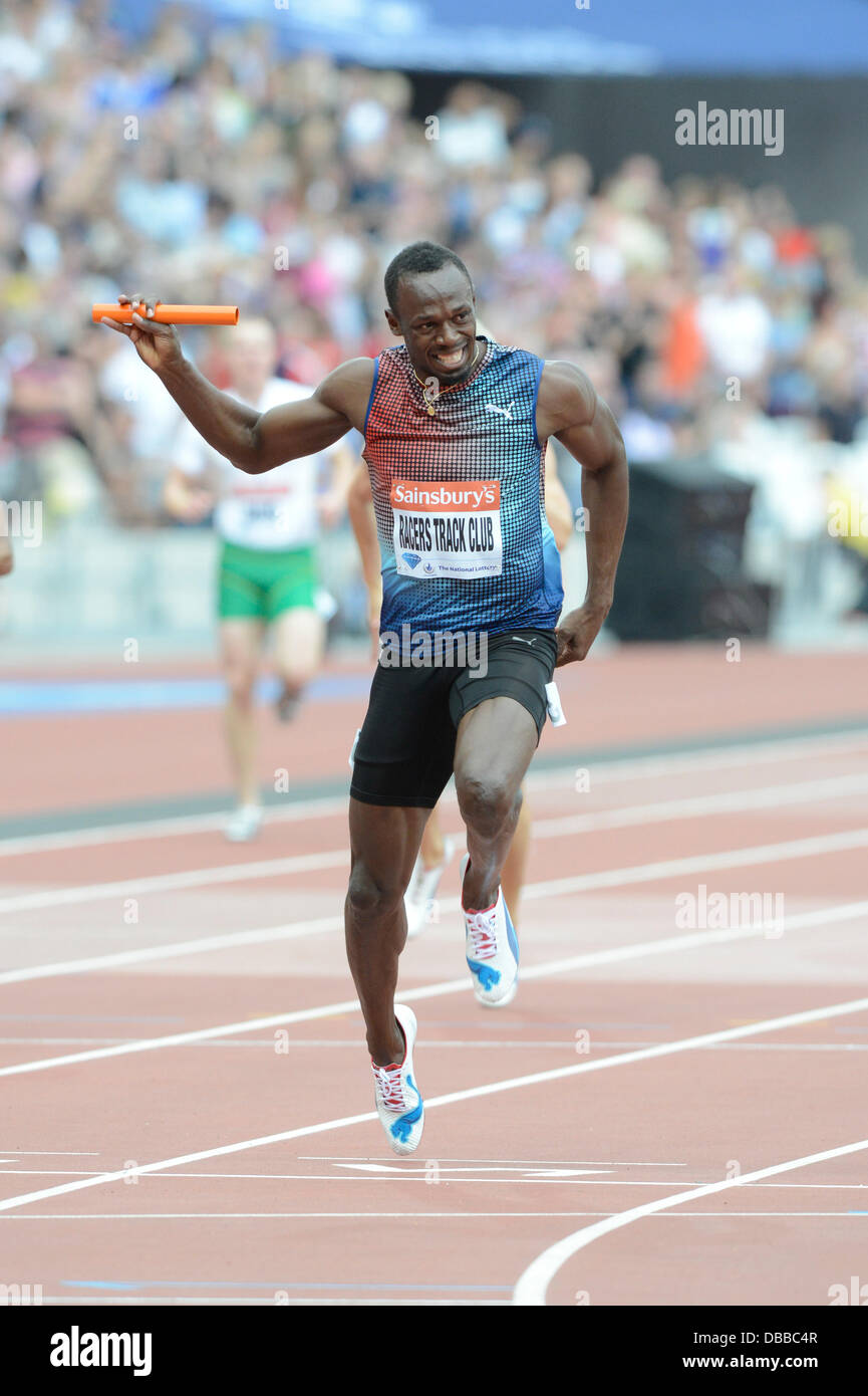 Olympic sprinter crossing finish line hi-res stock photography and ...