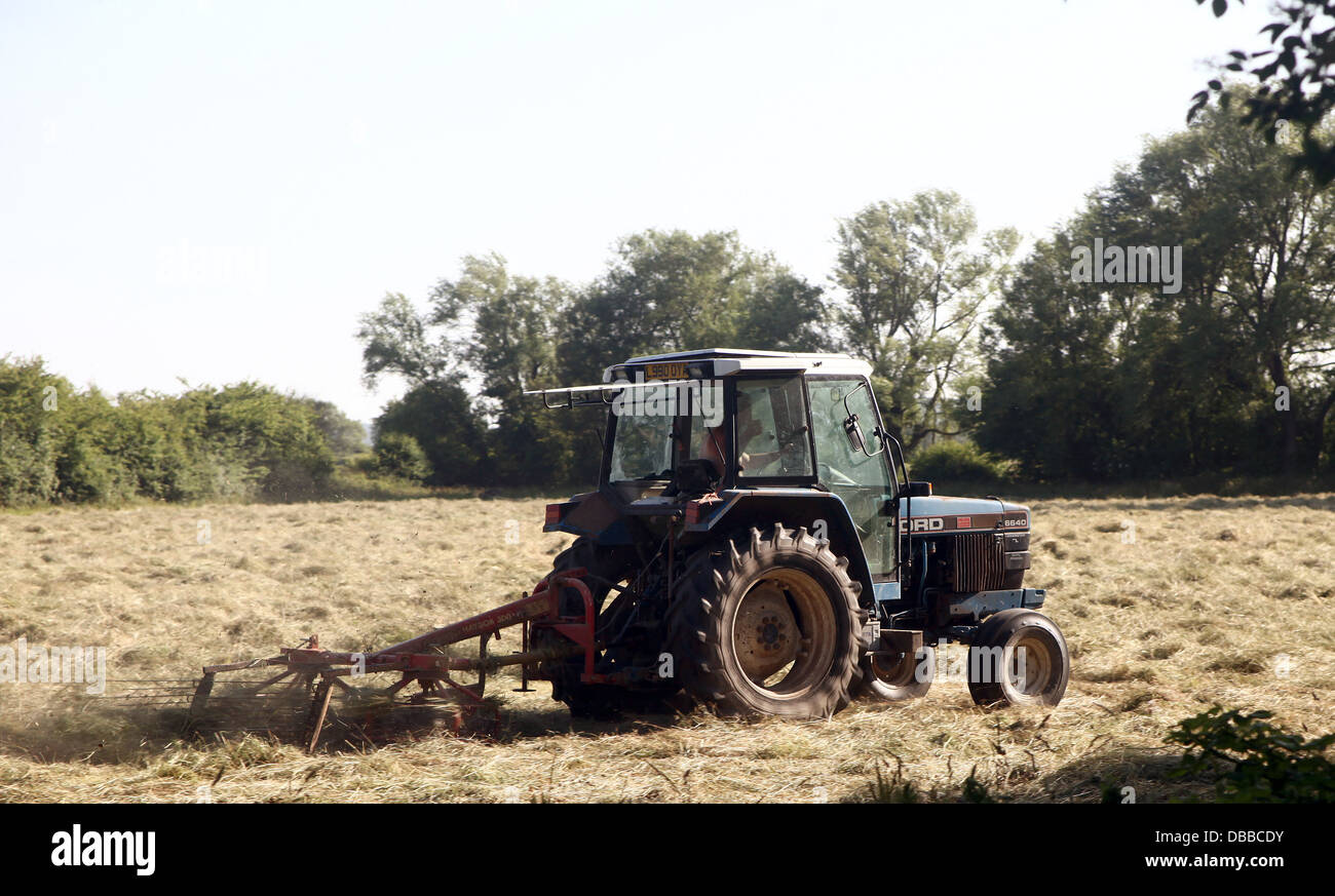Old ford tractor hi-res stock photography and images - Alamy