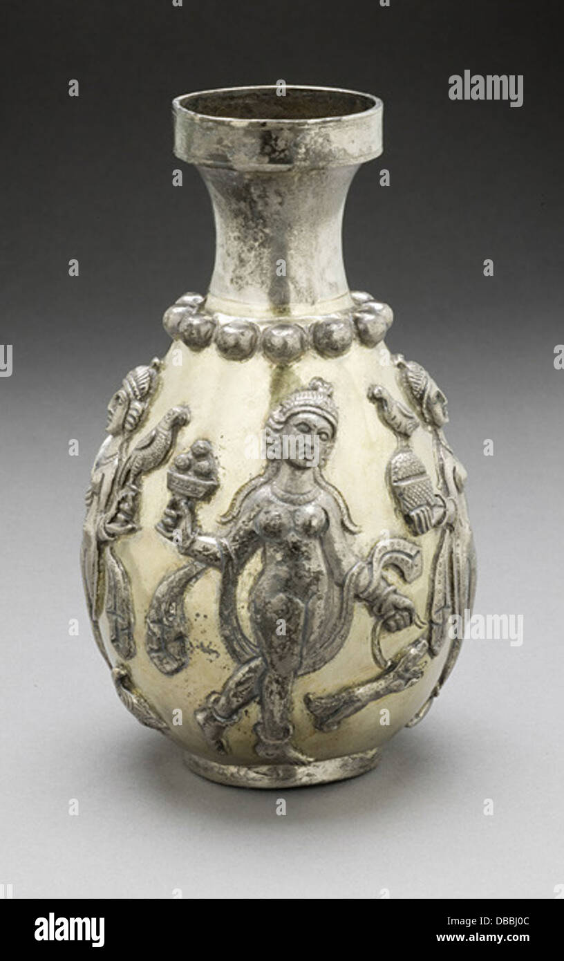 Dancing female figures hi-res stock photography and images - Alamy