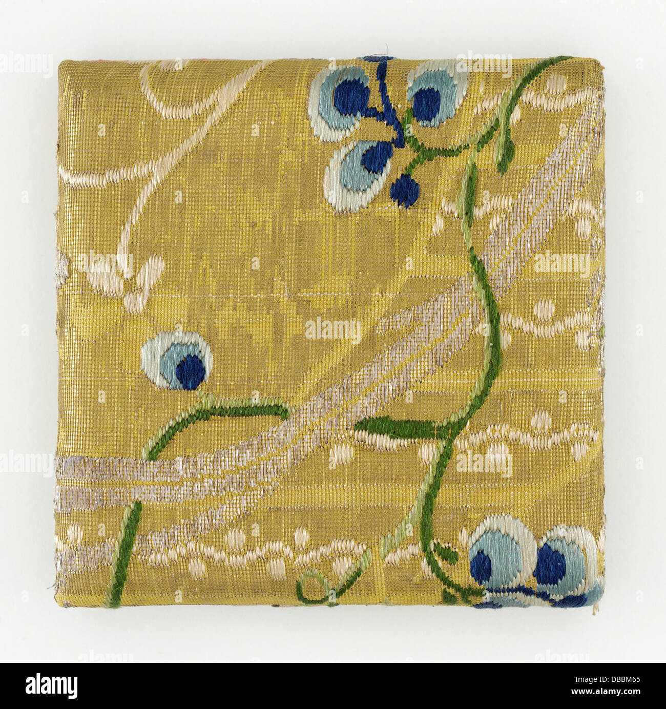 This woman's compact is an elegant example of 19th-century design ...