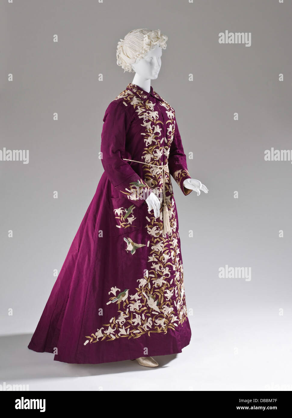 This woman’s dressing gown, featuring a belt, exemplifies 18th-century ...