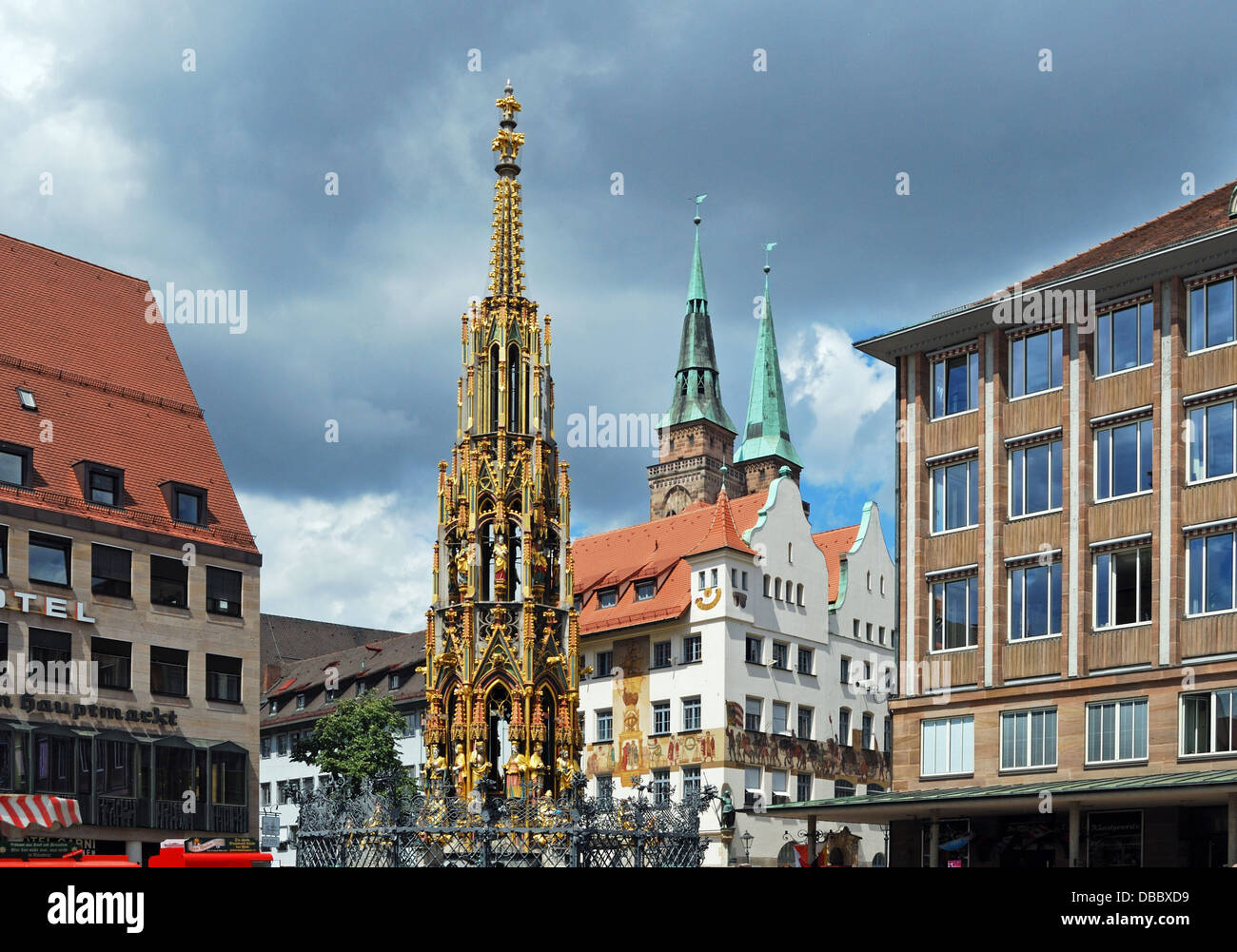 Schoner Brunnen (Beautiful fountain) in the main market, Nuremberg ...
