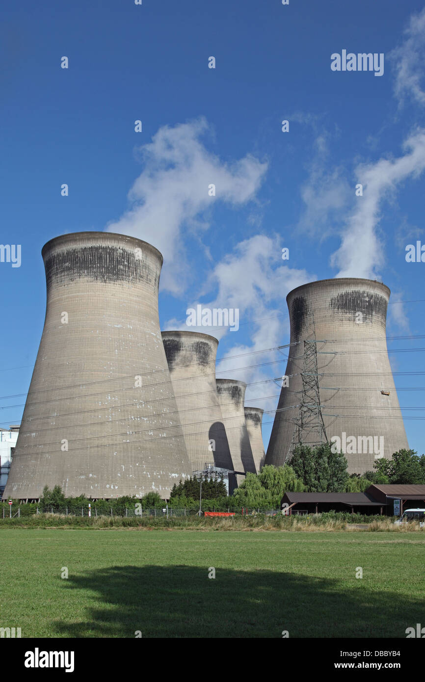 Ferrybridge C power station in West Yorkshire, UK. The 8, 115m tall ...