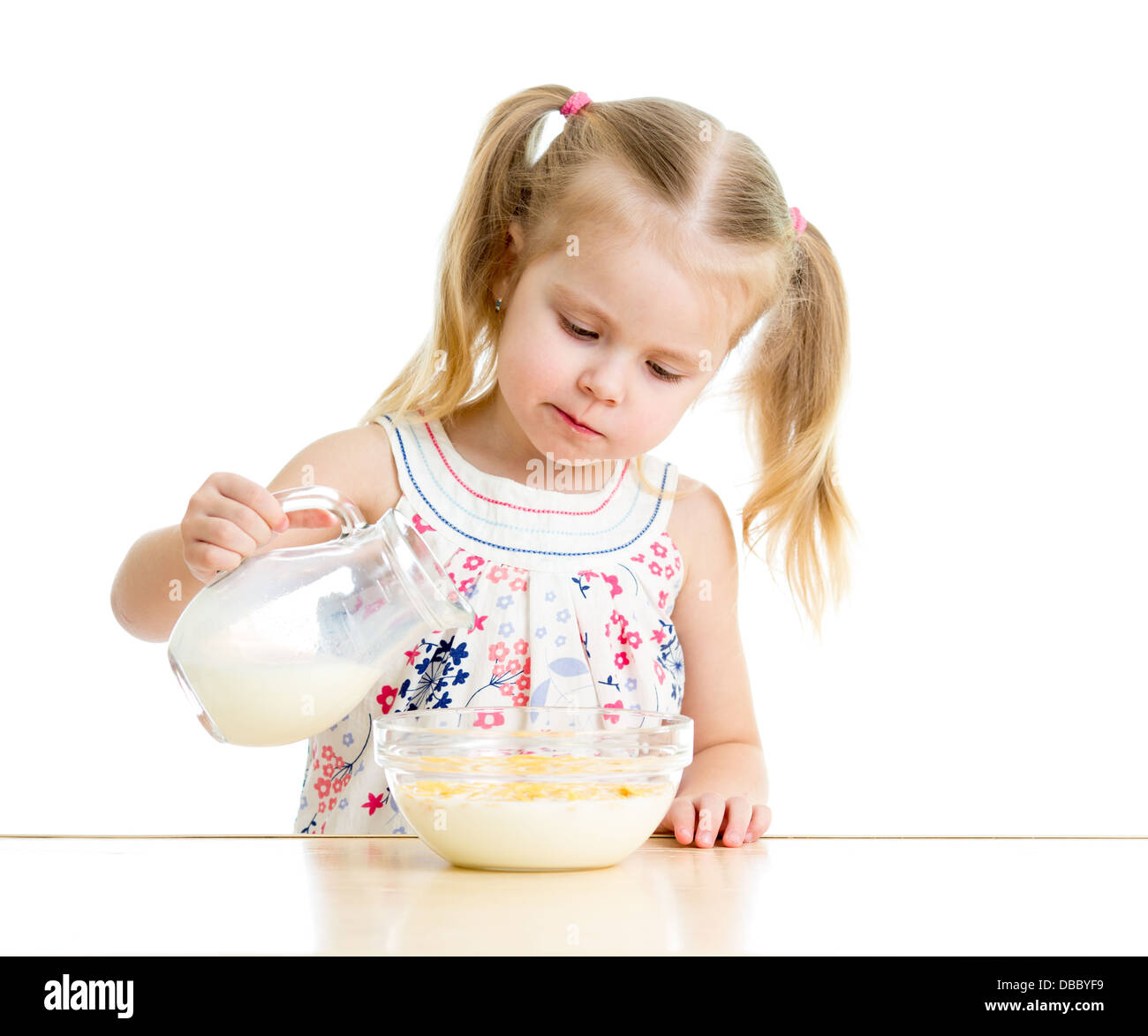 kid girl preparing corn flakes with milk Stock Photo - Alamy