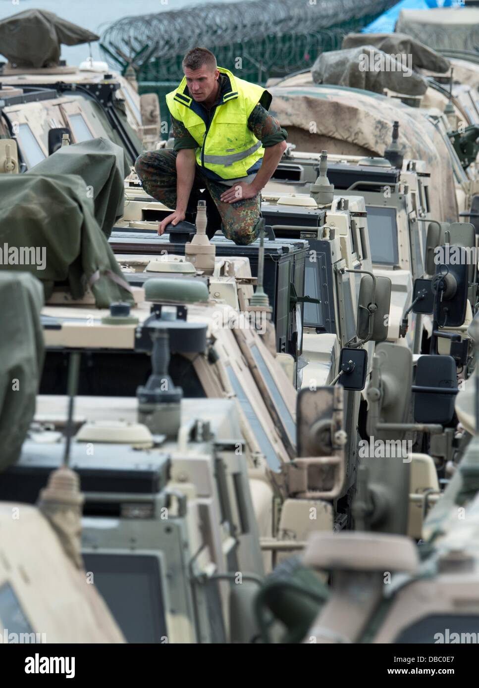 Shipment of military vehicles hi-res stock photography and images - Alamy