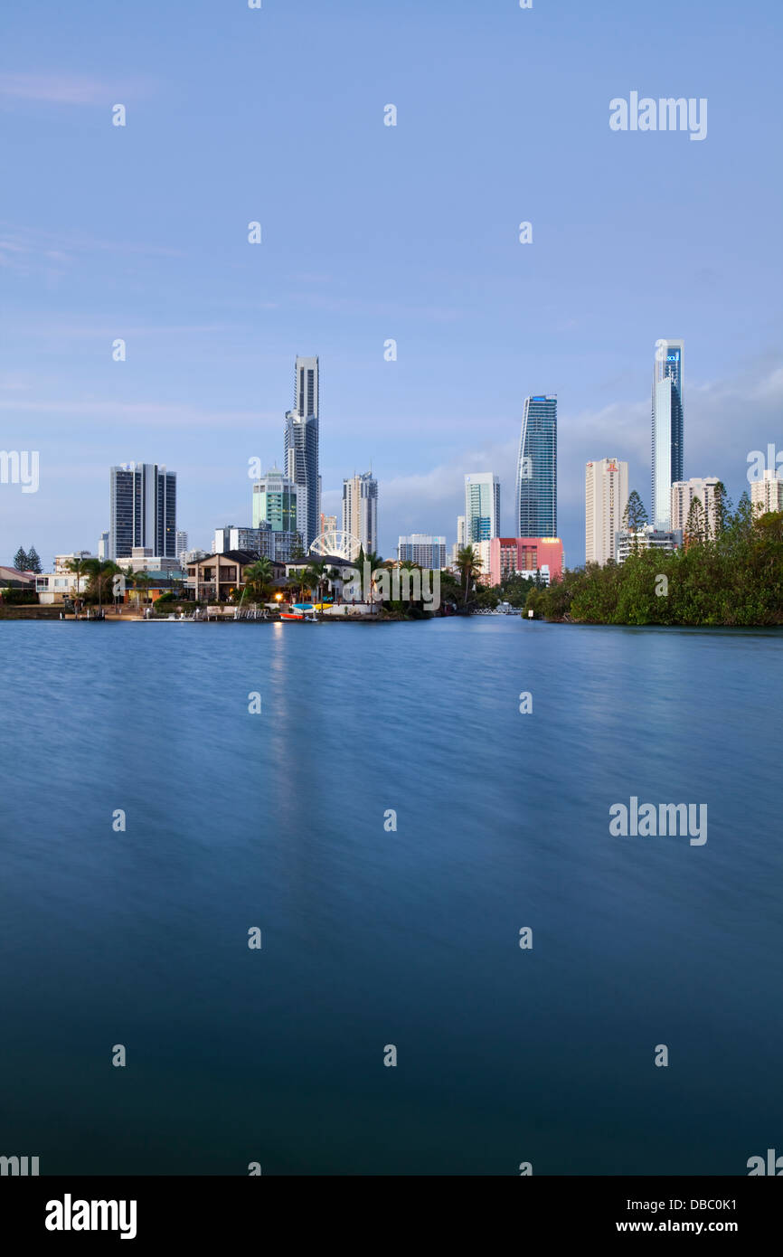 Twilight view across Nerang River to city skyline. Surfers Paradise ...