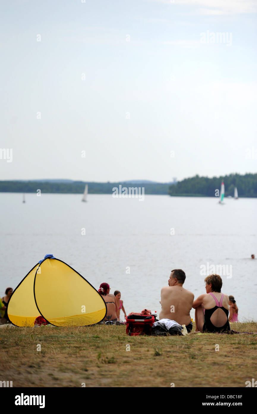 People enjoy summer weather at the side of the Senftenberg Lake in ...