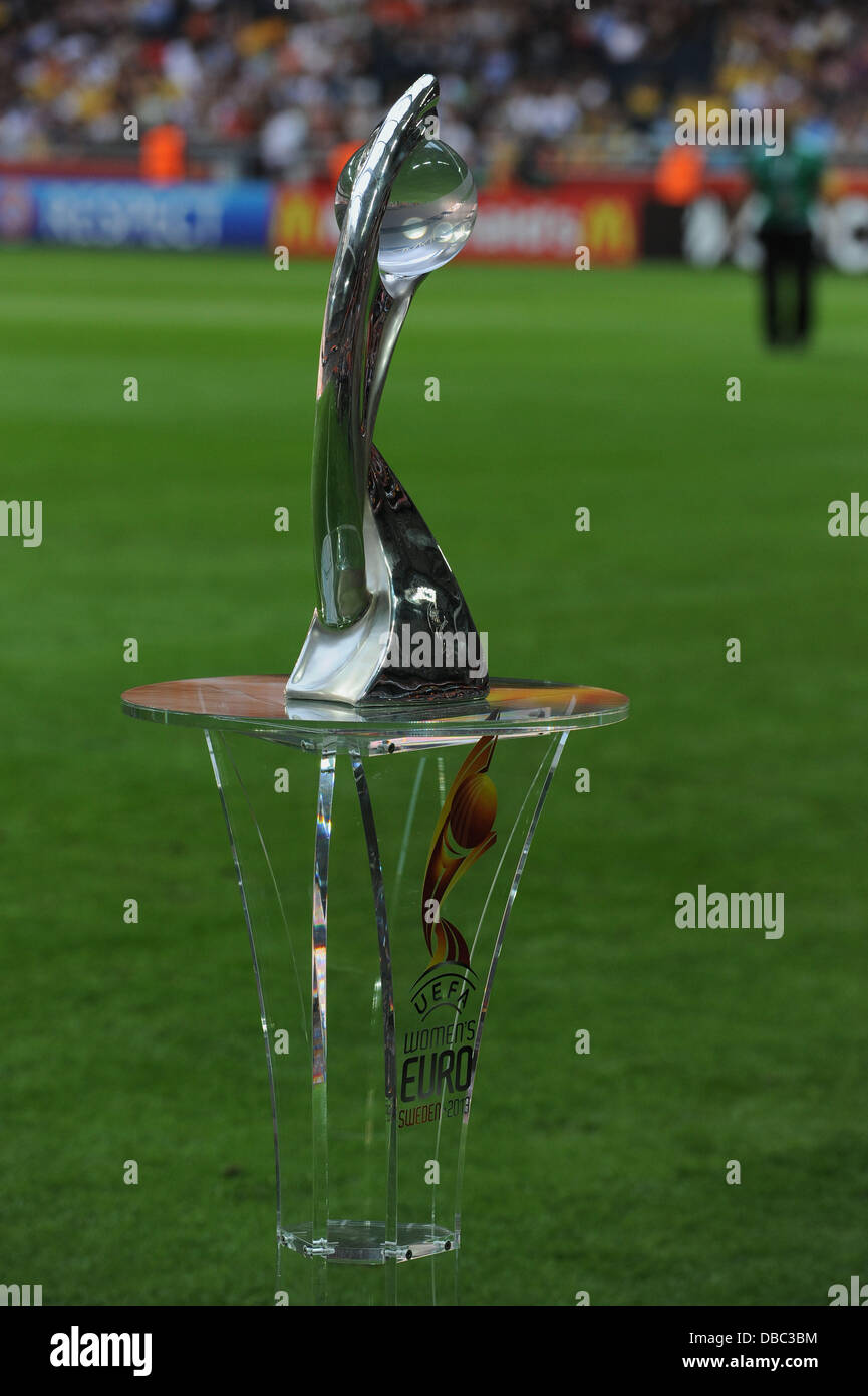 Euro women final trophy hi-res stock photography and images - Alamy