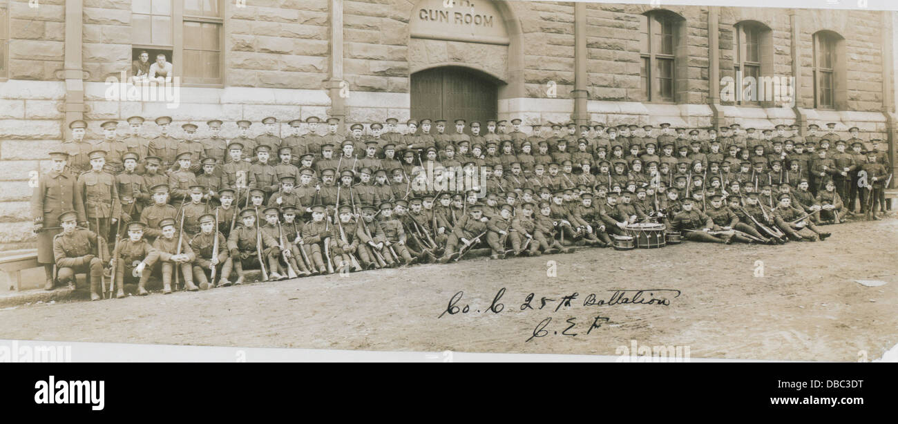 Canada first world war uniform hi-res stock photography and images - Alamy