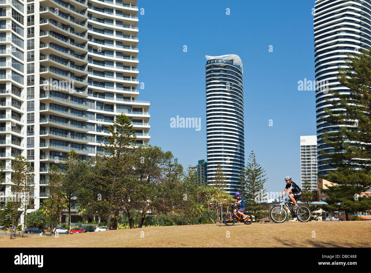 Pratten Park and highrise apartment blocks at Broadbeach. Gold Coast ...
