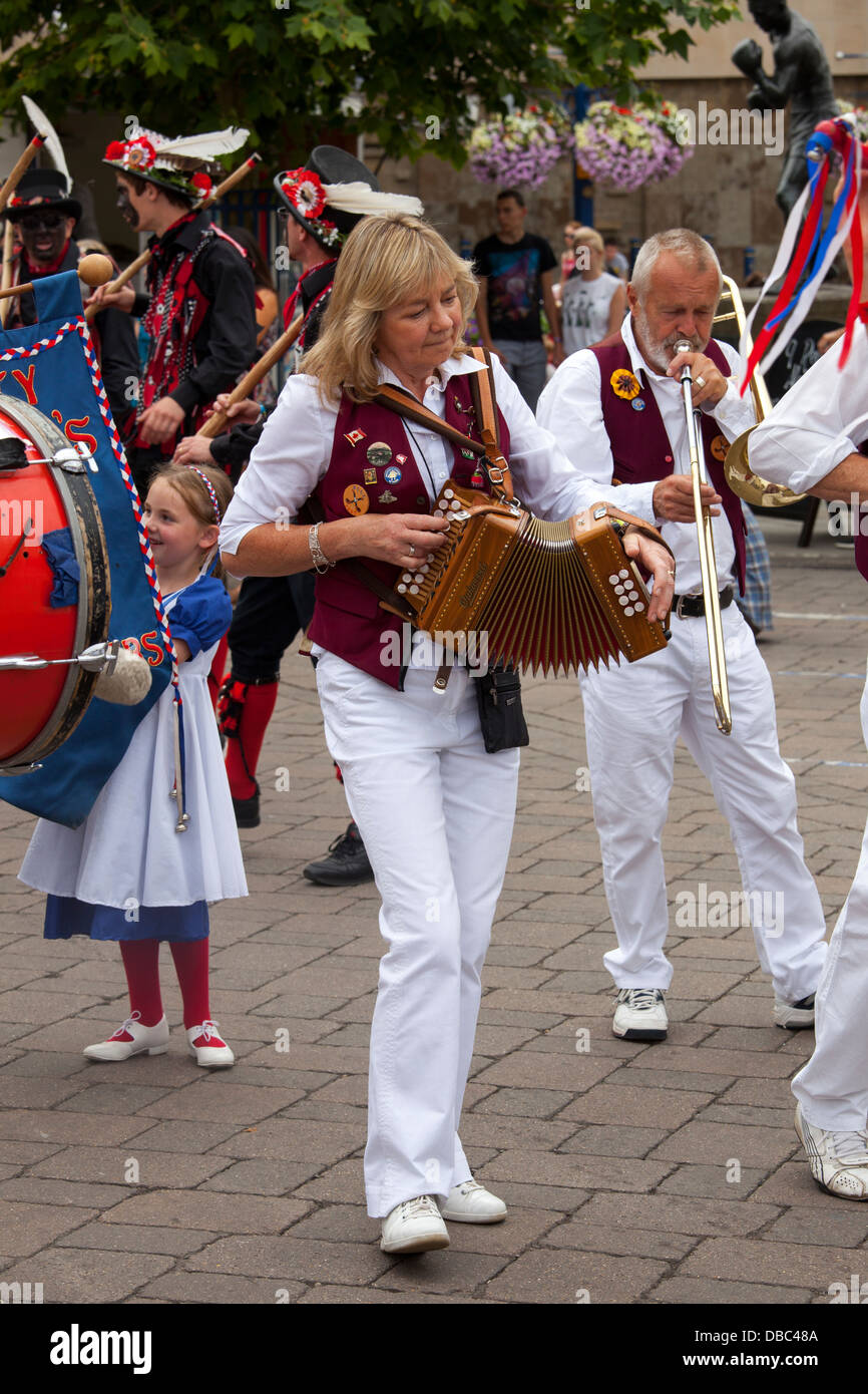 Woman accordion player hi-res stock photography and images - Alamy